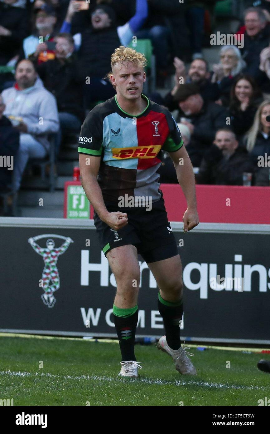 Twickenham, UK. 04th Nov, 2023. Louis Lynagh of Harlequins scores a try ...