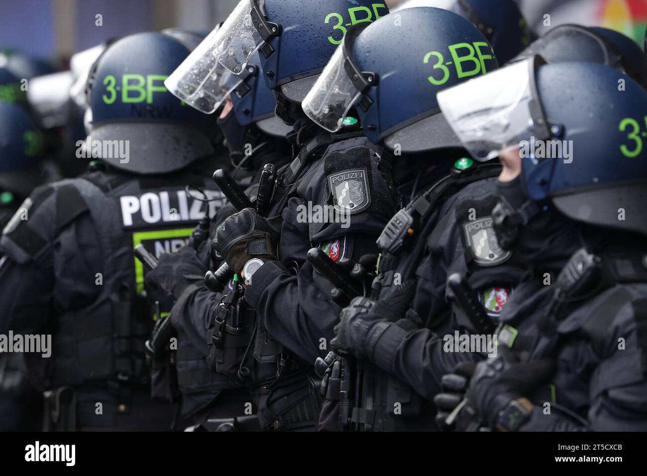 Duesseldorf, Germany. 04th Nov, 2023. Police officers from the Evidence ...