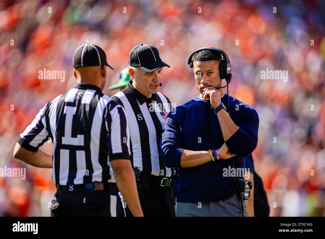 Clemson, SC, USA. 4th Nov, 2023. officials talk with Notre Dame ...