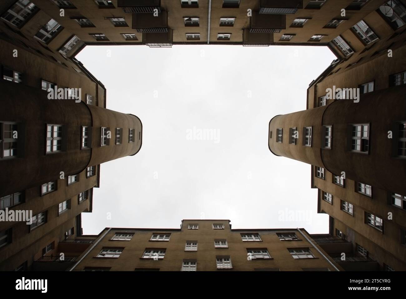 Person hanging from building hi-res stock photography and images - Alamy