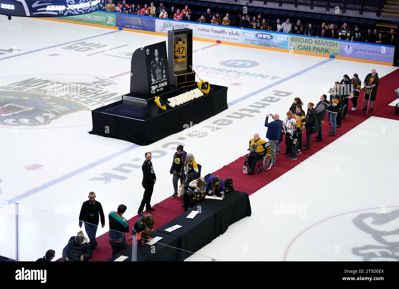 Adam johnson ice hockey hi-res stock photography and images - Alamy