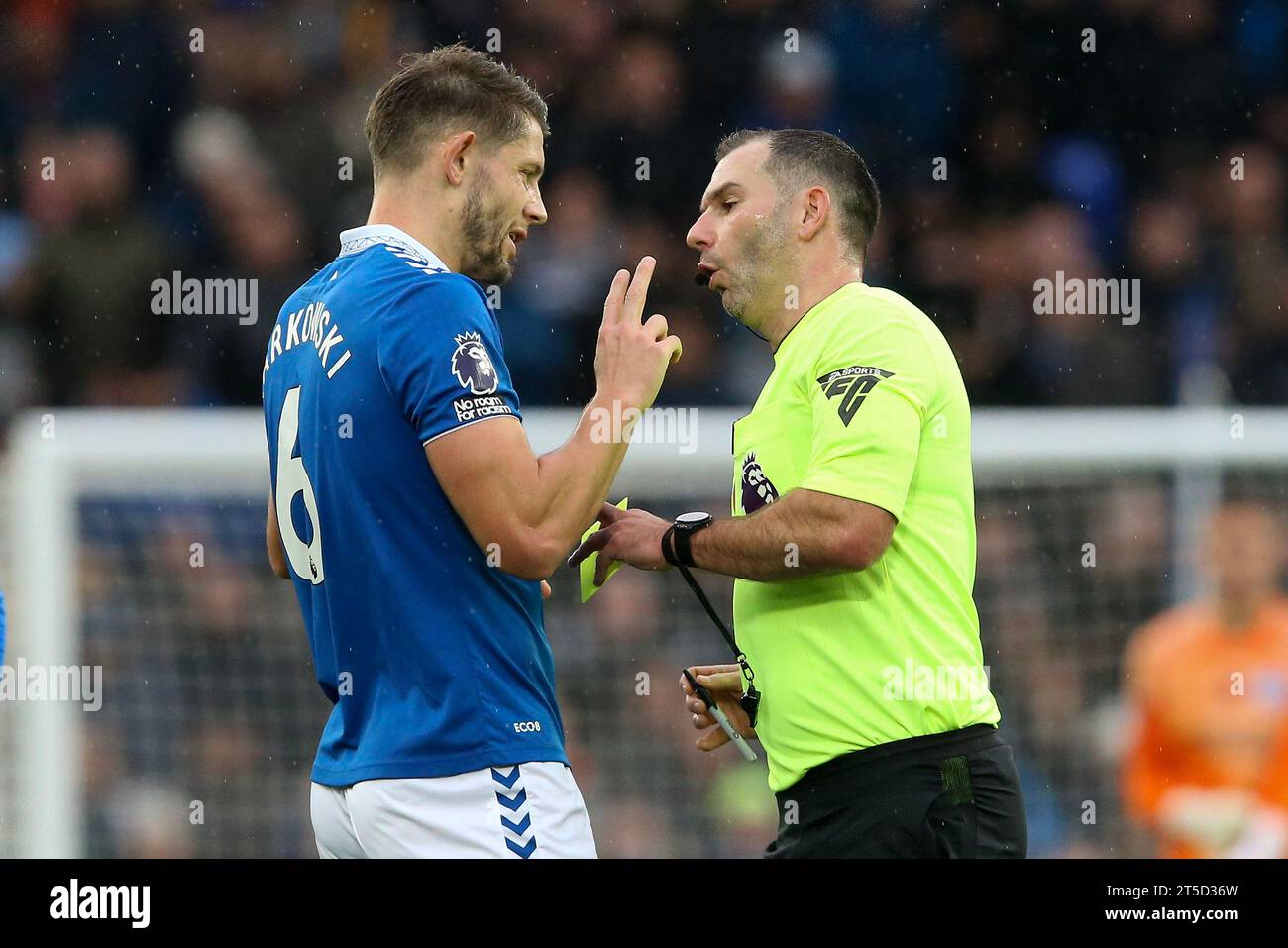 Tim robinson referee hi-res stock photography and images - Alamy
