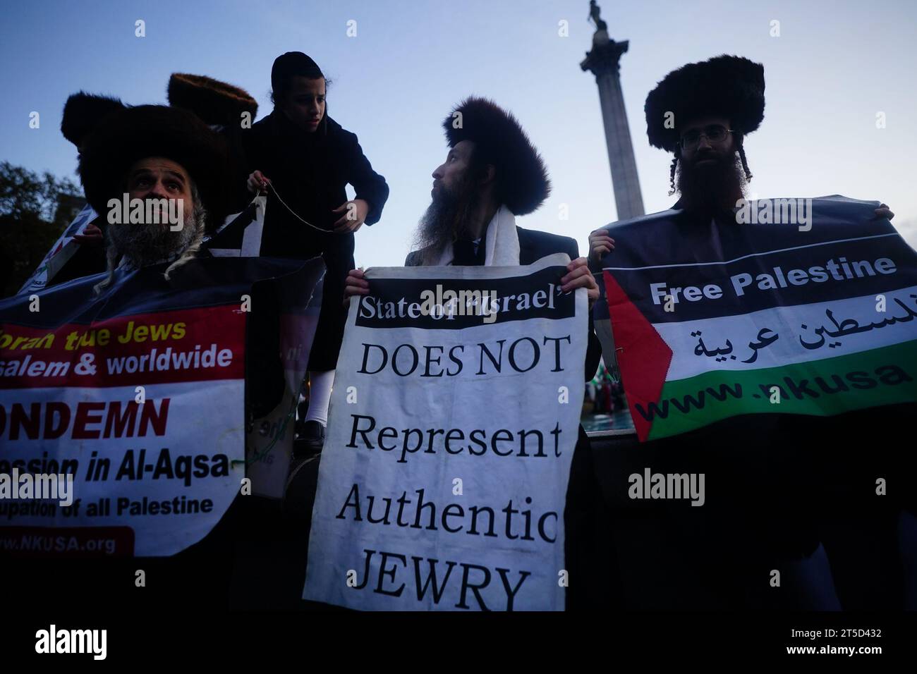 Shtreimels hi-res stock photography and images - Alamy