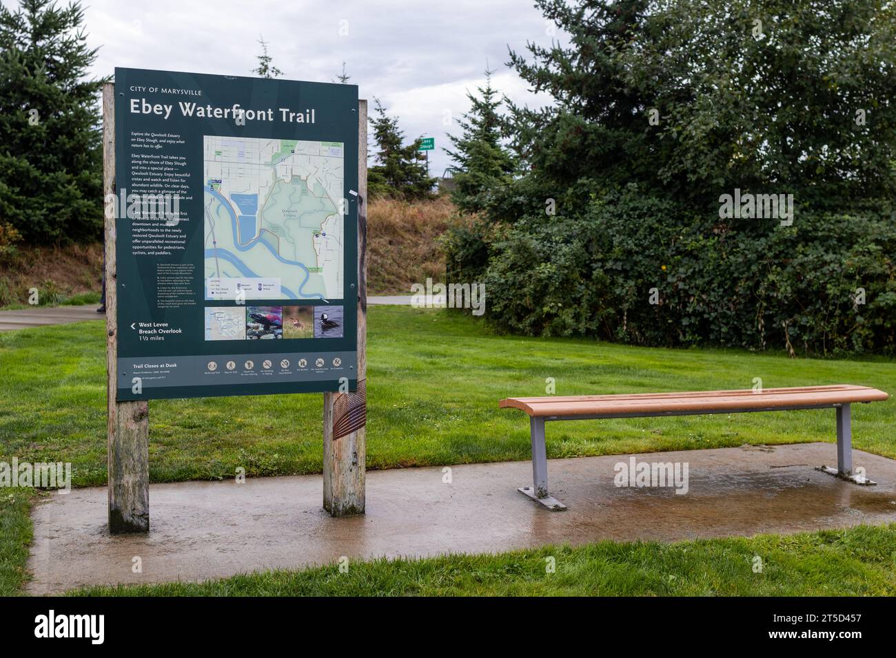 Waterfront trail sign hi-res stock photography and images - Alamy