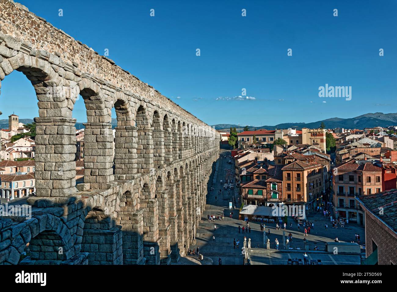 Colossal aqueduct hi-res stock photography and images - Alamy