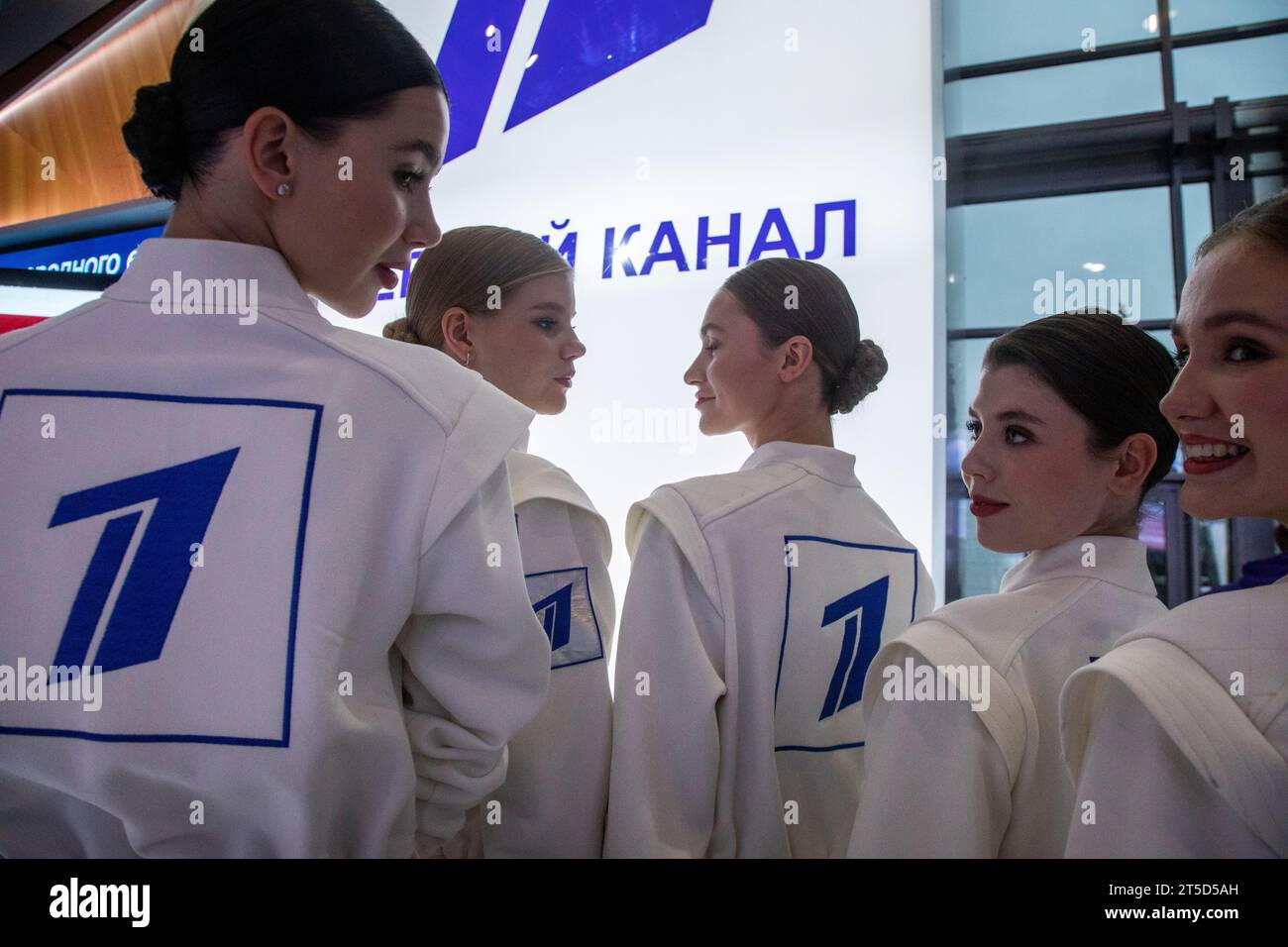 Moscow, Russia. 4th of November, 2023. Girls in white overalls with the ...