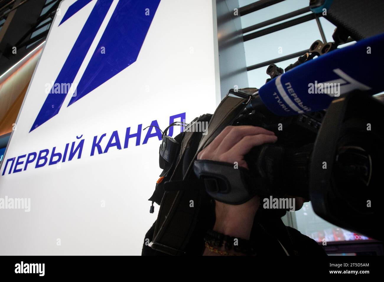 Moscow, Russia. 4th of November, 2023. A camerman of the the Channel ...