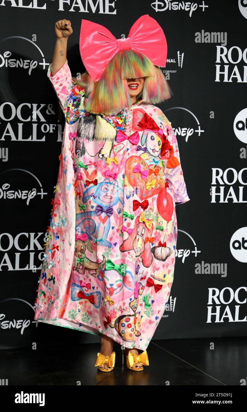 Sia singer hi-res stock photography and images - Alamy