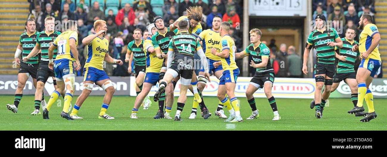 Northampton ENGLAND - Nov 4 2023 : Tom de Glanville of Bath Rugby gets ...