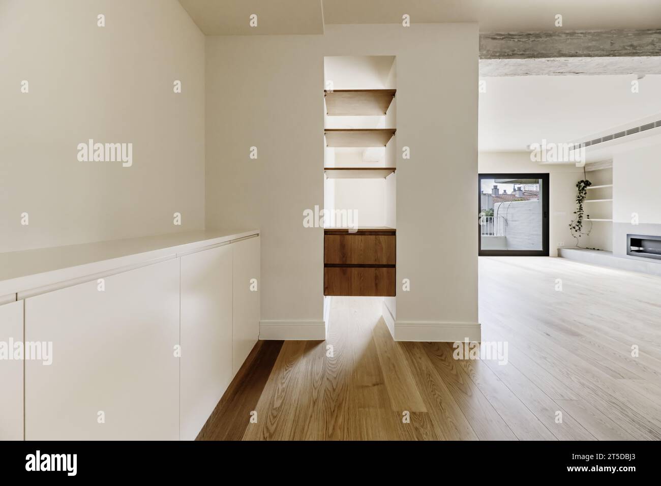 empty living room with custom wooden shelves between a pillar Stock ...