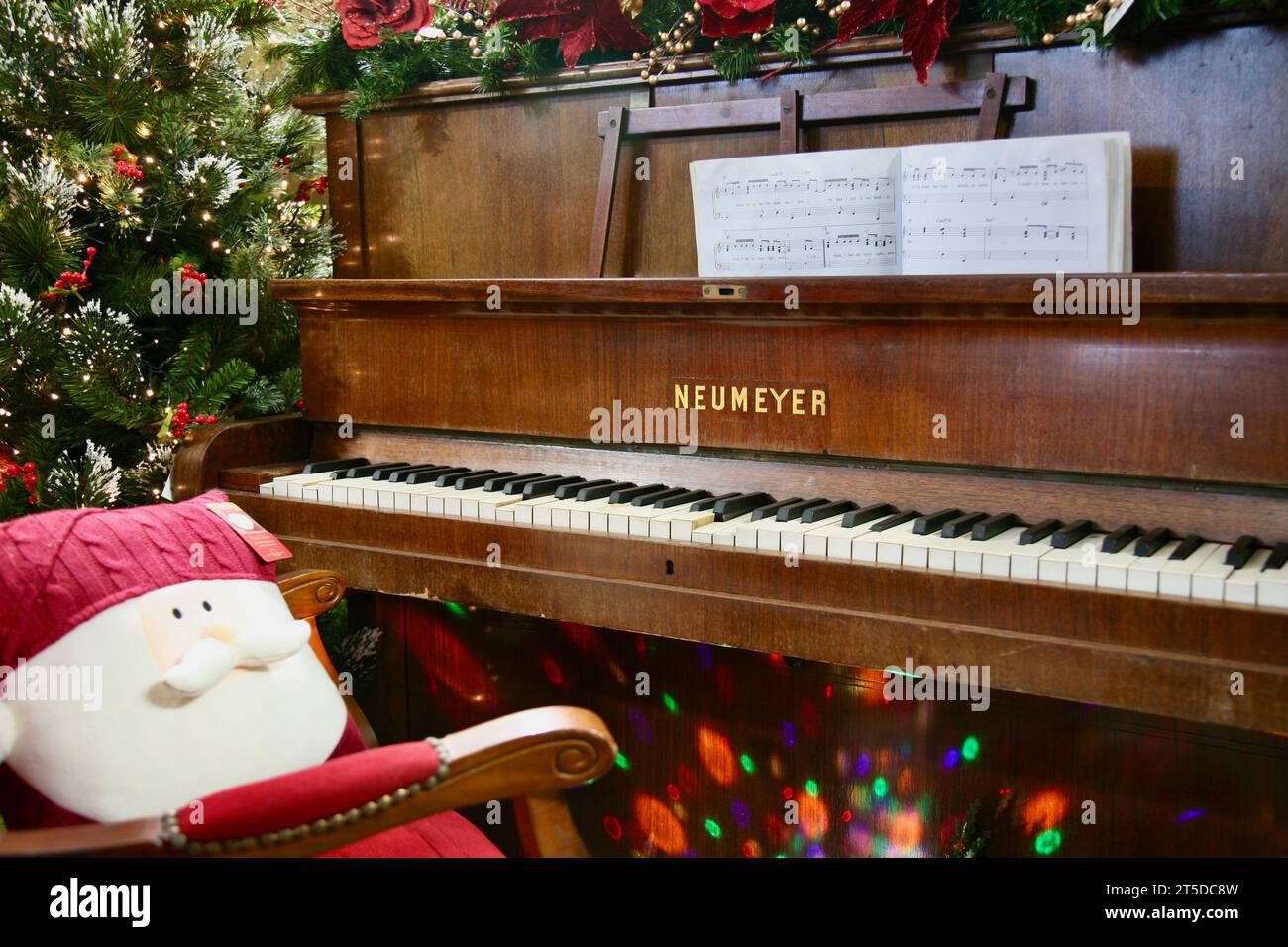 Tinkle with the ivorys hi-res stock photography and images - Alamy