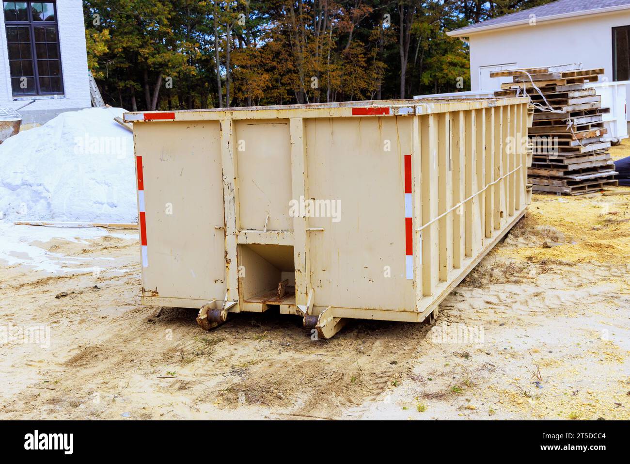 Loaded dumpster for construction waste debris near construction site ...