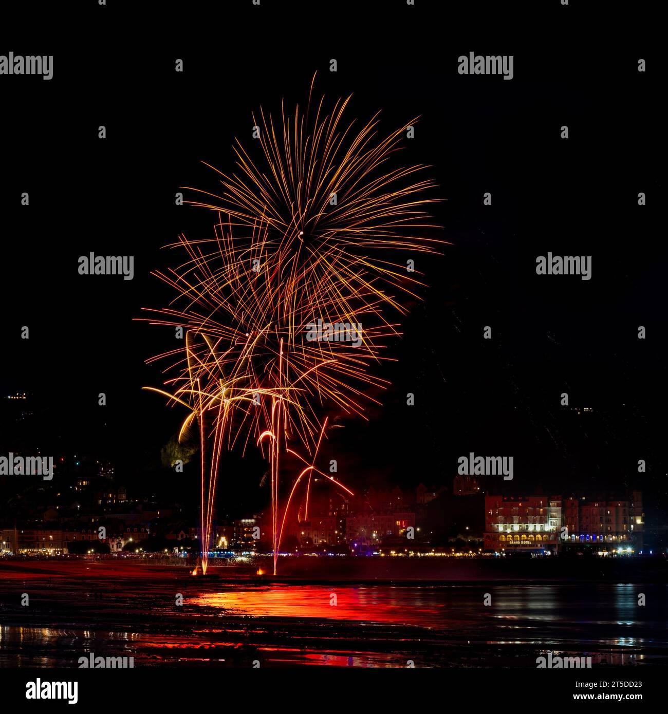 Firework displays hi-res stock photography and images - Alamy