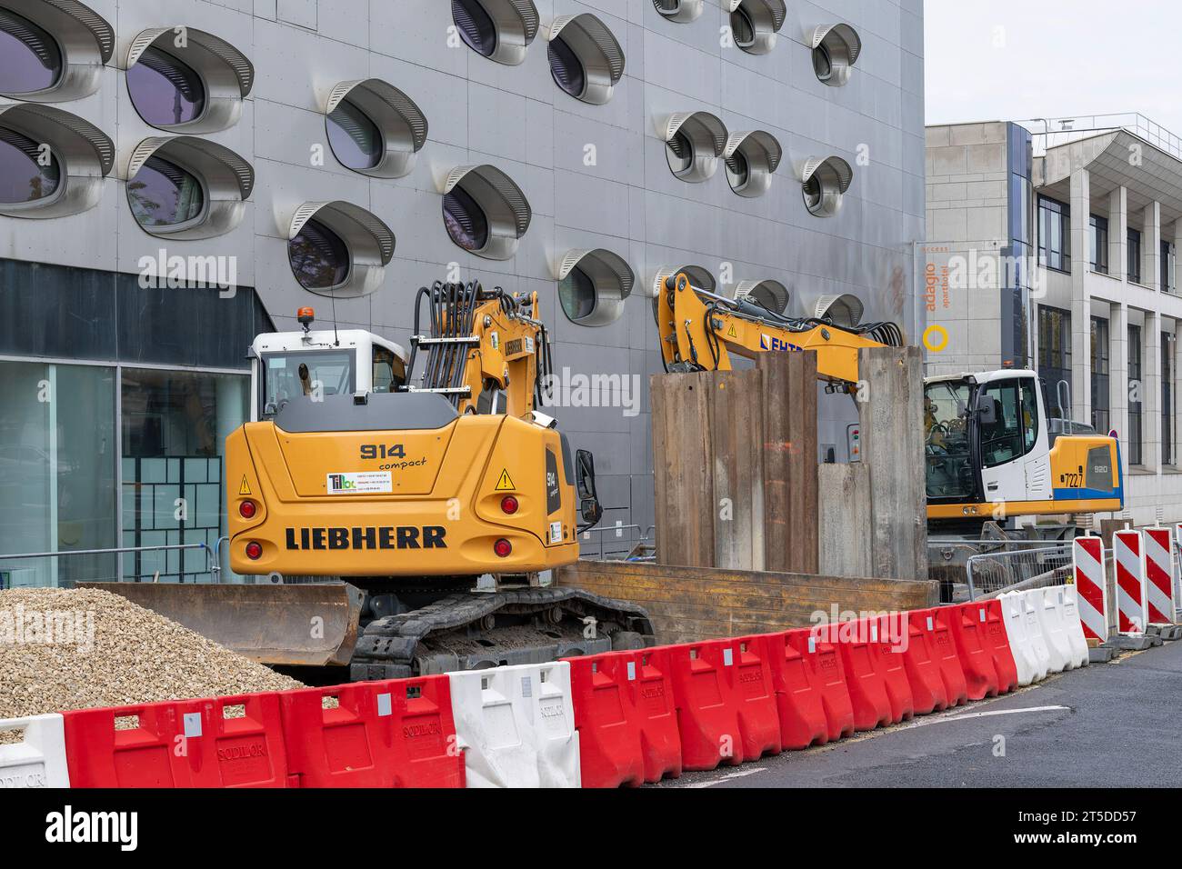 Yellow liebherr hi-res stock photography and images - Alamy
