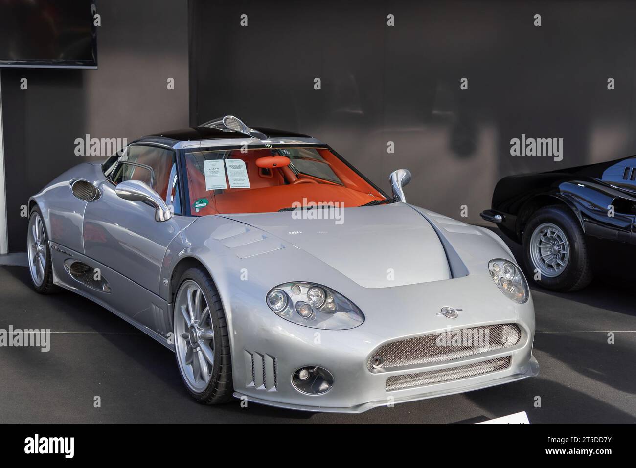 Grey spyker hi-res stock photography and images - Alamy