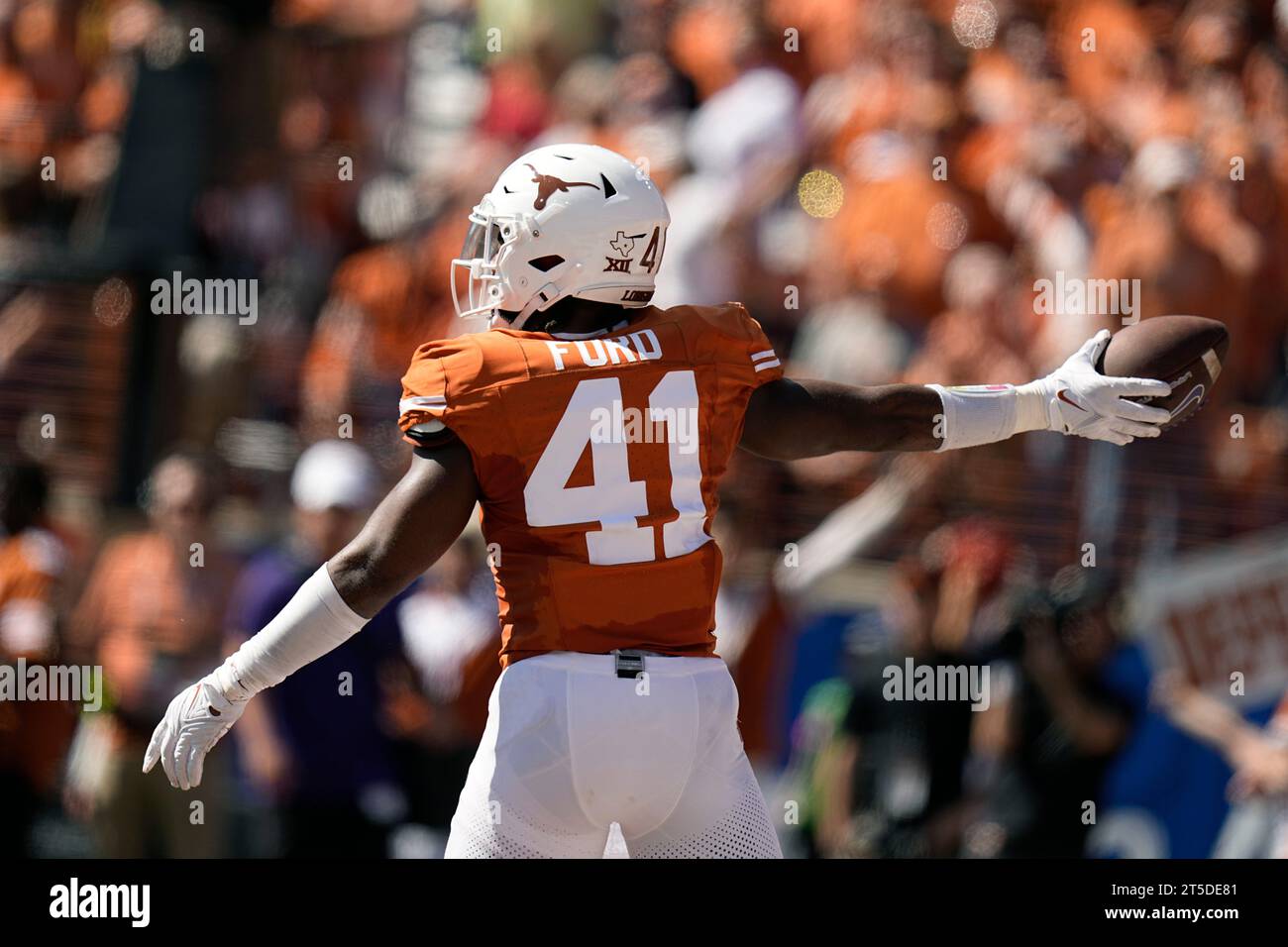 Texas linebacker Jaylan Ford (41) celebrates a fumble recovery against ...