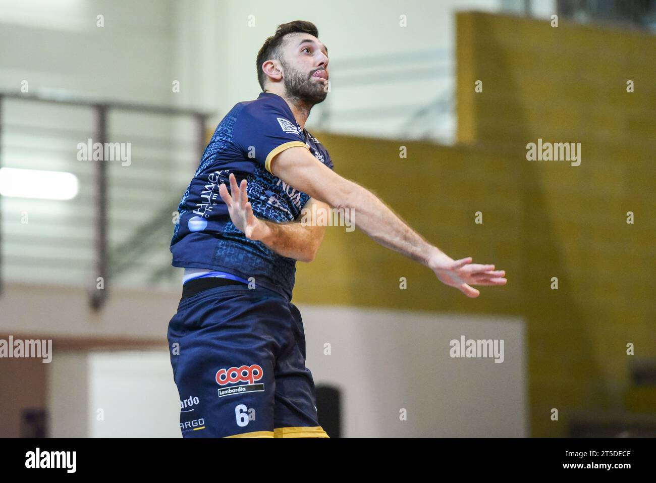 Latina, Italy. 04th Nov, 2023. Vitelli Marco serve (Allianz Milano ...