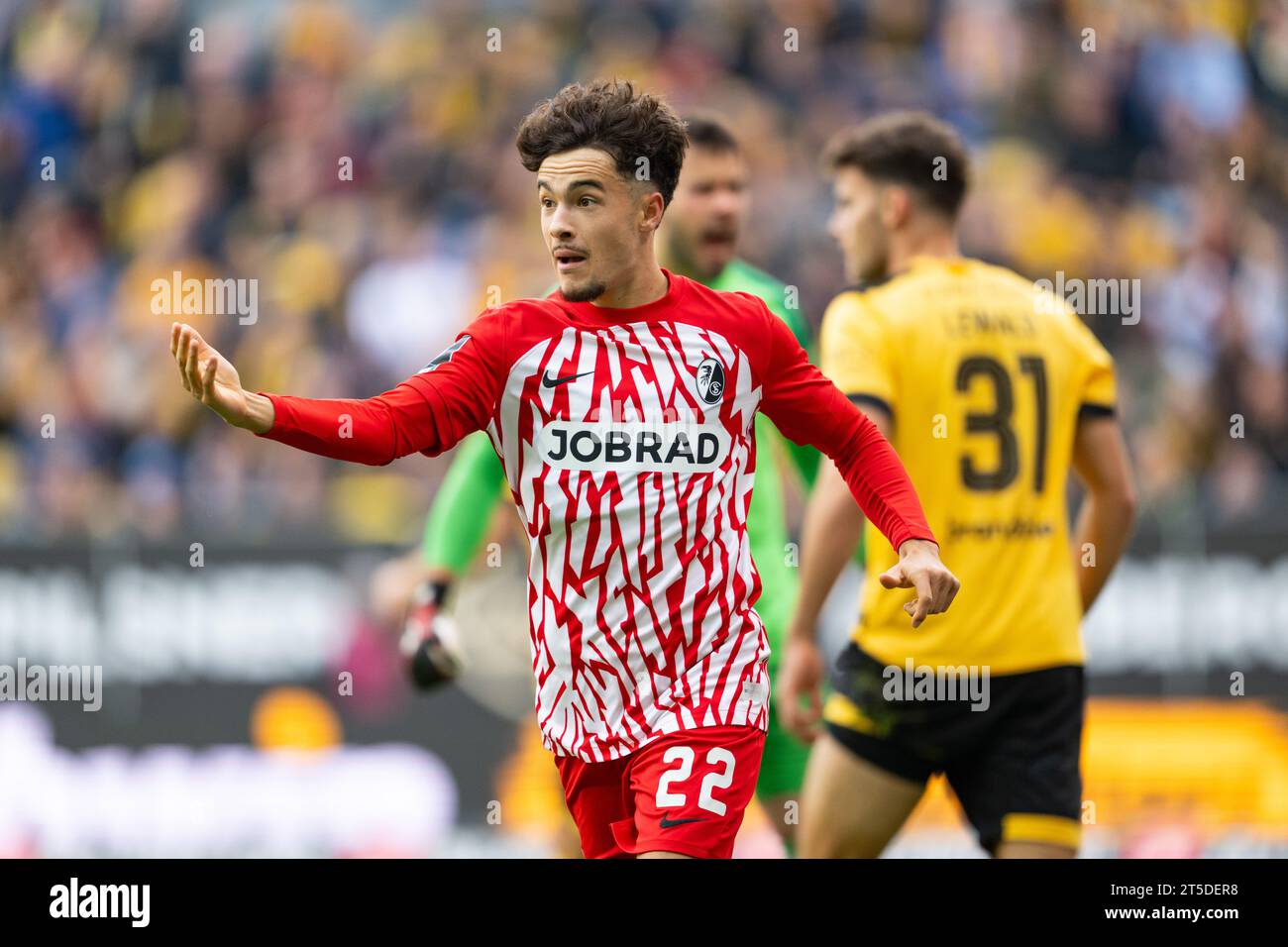 Dresden, Germany. 04th Nov, 2023. Soccer: 3rd division, SG Dynamo ...
