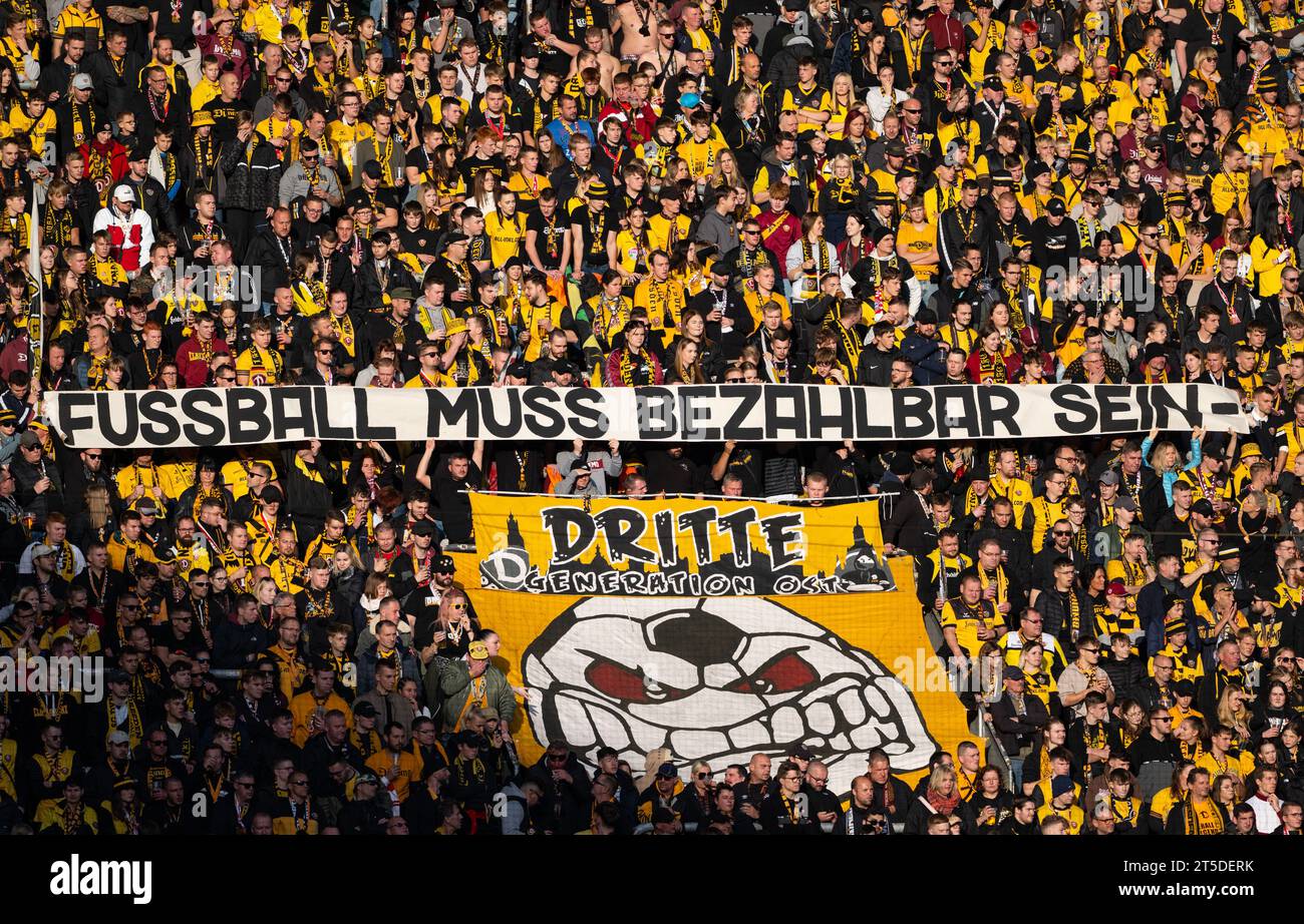 Dresden, Germany. 04th Nov, 2023. Soccer: 3rd division, SG Dynamo ...
