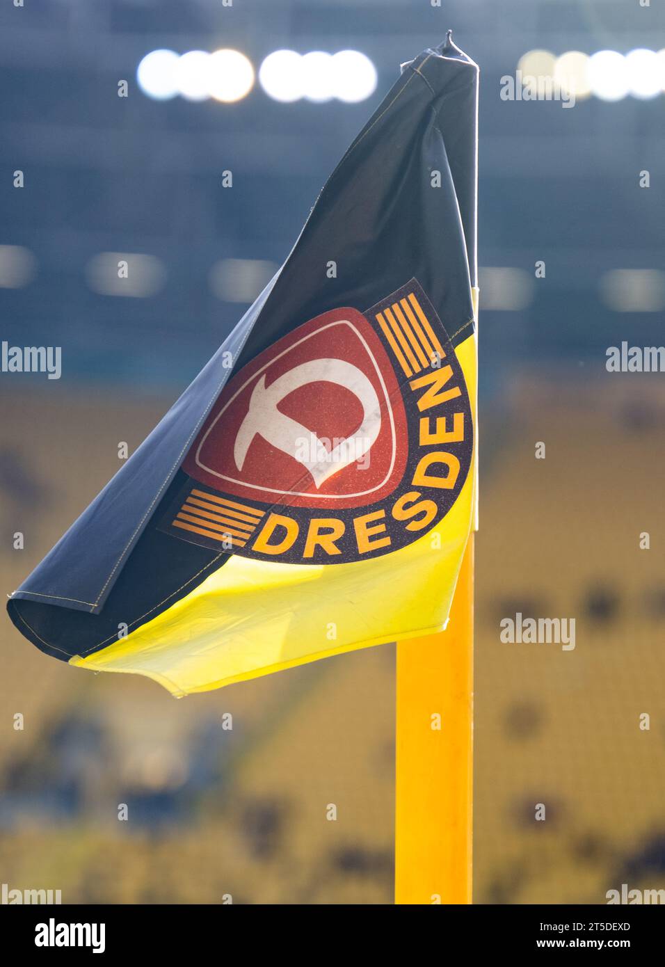 Dresden, Germany. 04th Nov, 2023. Soccer: 3rd division, SG Dynamo ...