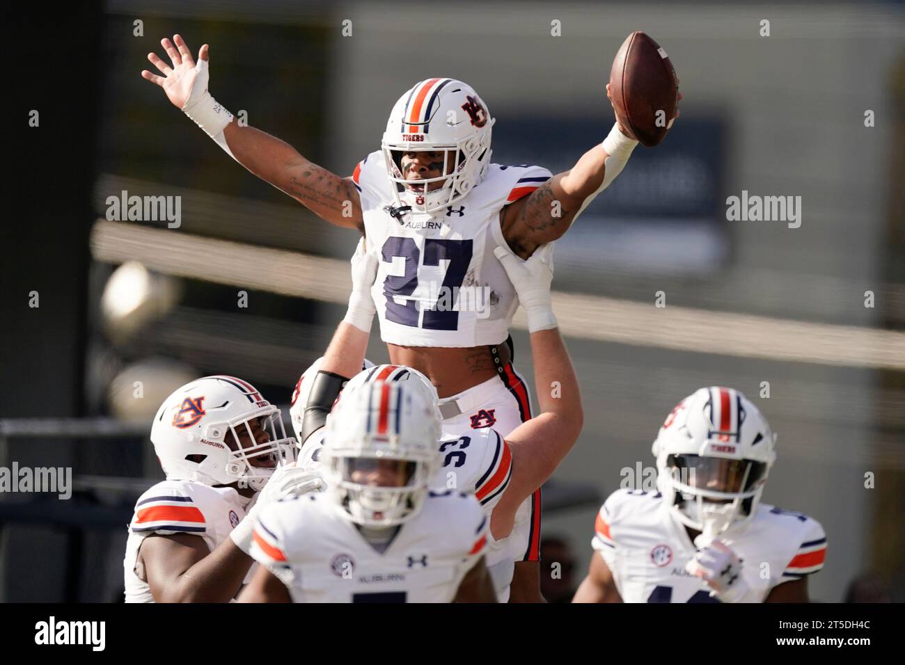 Auburn running back Jarquez Hunter (27) celebrates a touchdown against ...