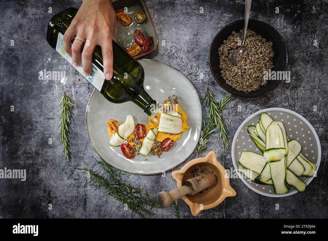 Préparation de plats végétariens, dressage Stock Photo - Alamy