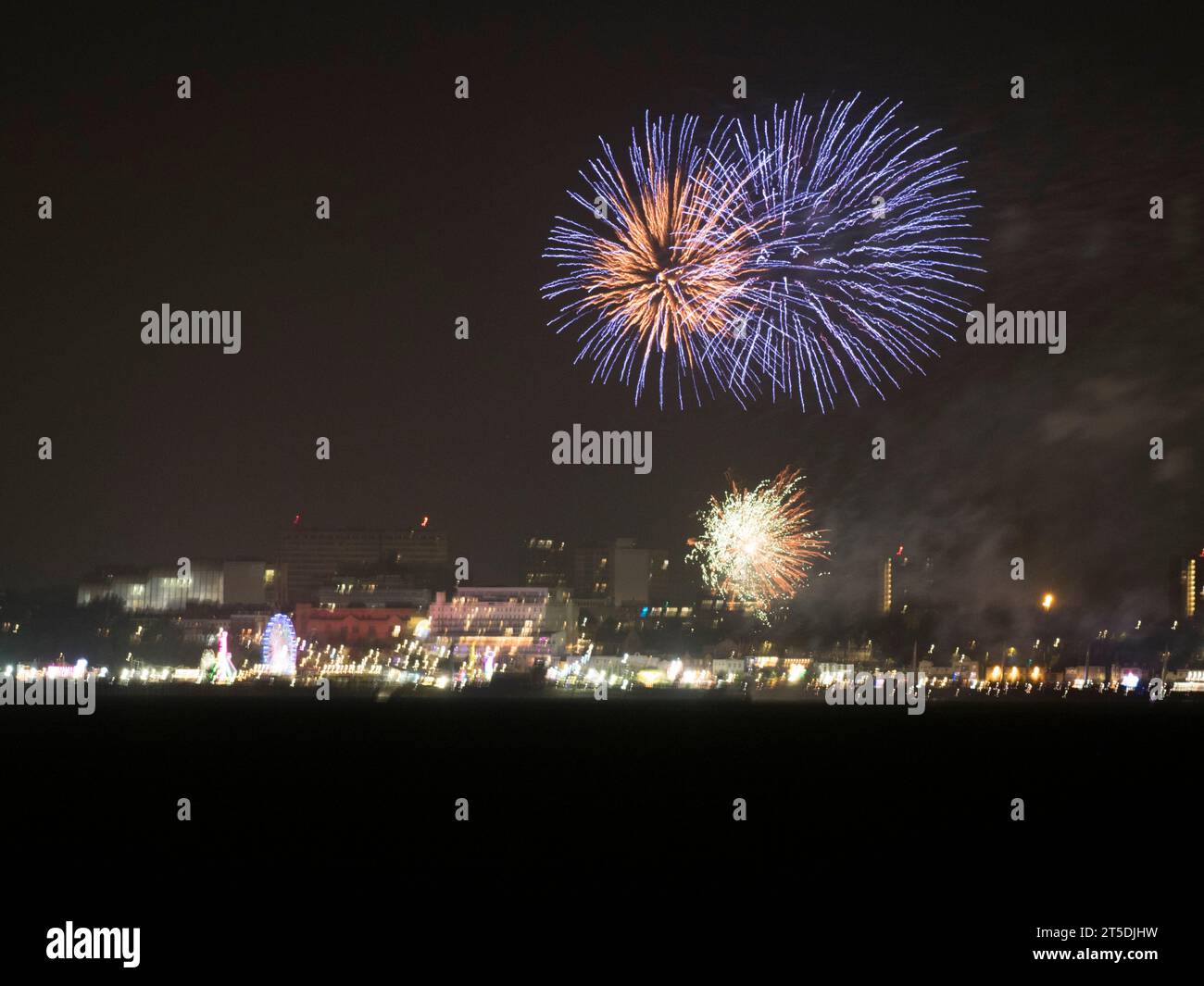 Sheerness, Kent, UK. 4th Nov, 2023. Southend-on-sea in Essex's impressive fireworks display ...