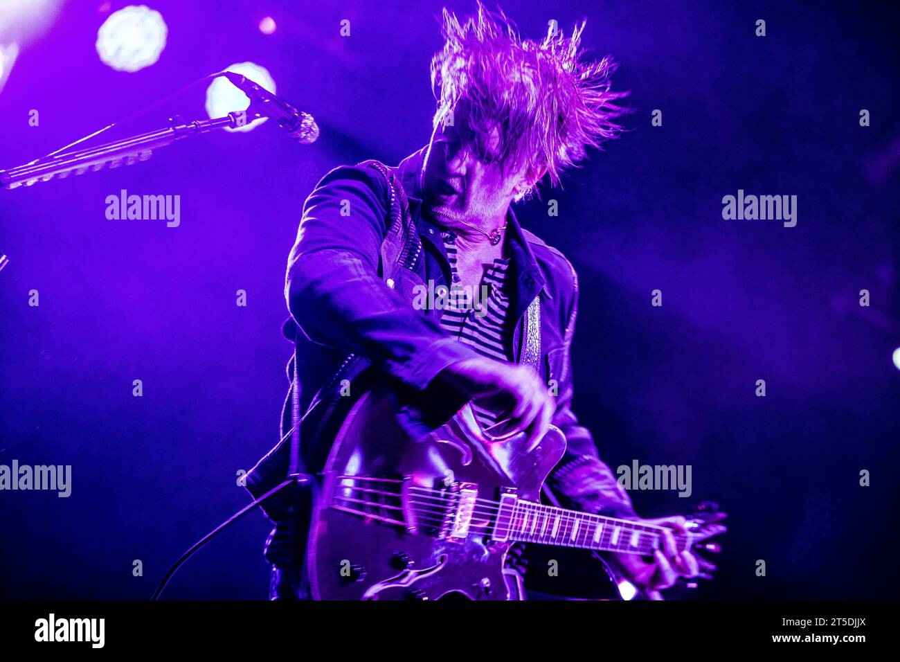 Homme en string hi-res stock photography and images - Alamy