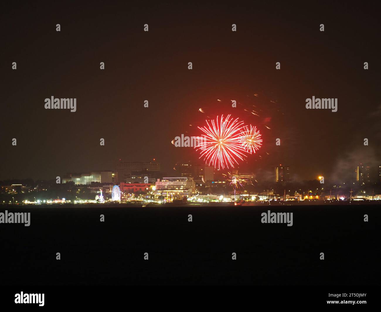 Sheerness, Kent, UK. 4th Nov, 2023. Southend-on-sea in Essex's impressive fireworks display ...