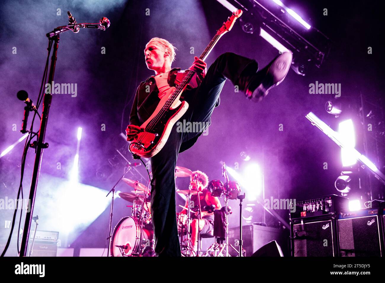 Queens of the stone age bassist hi-res stock photography and images - Alamy
