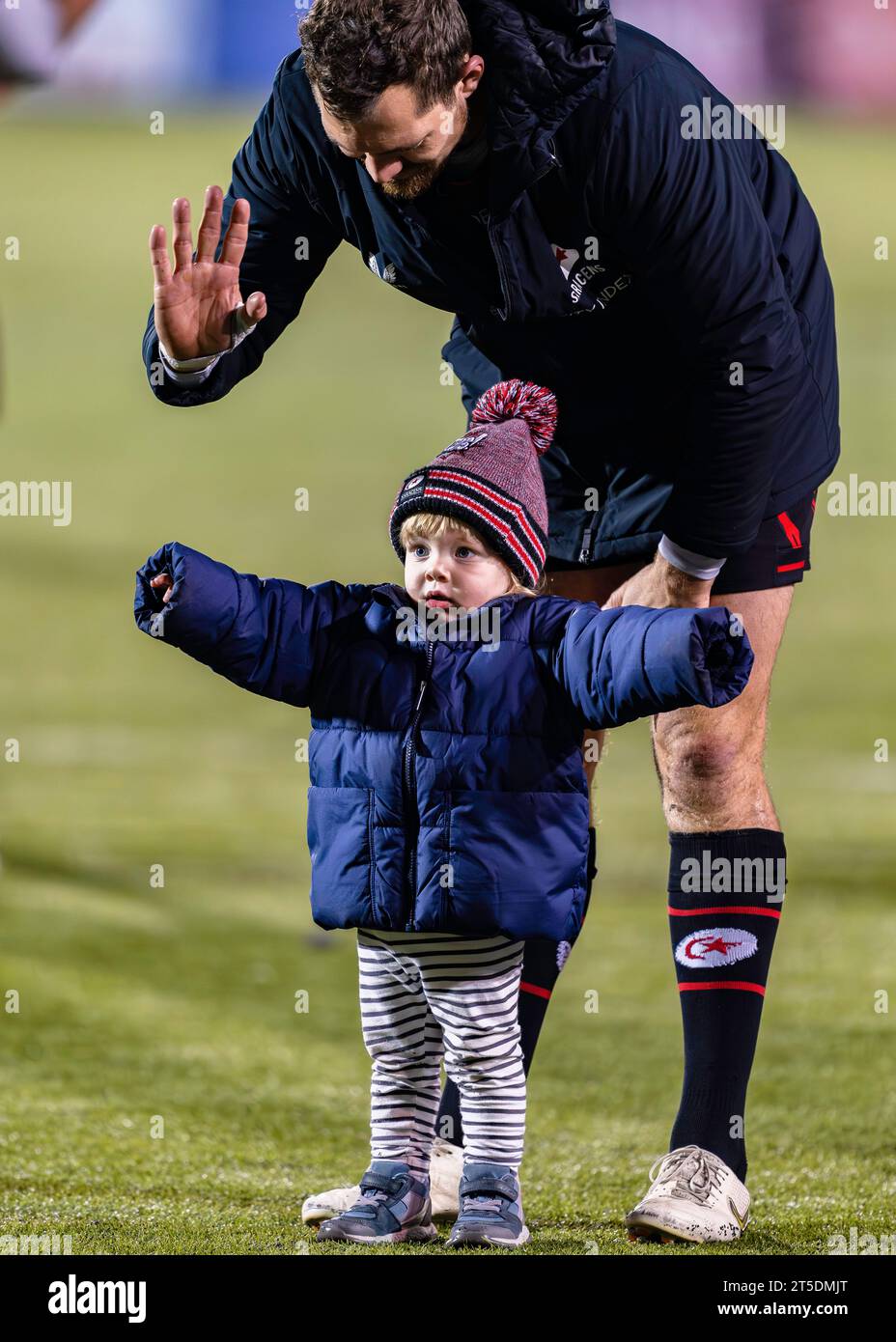 LONDON, UNITED KINGDOM. 04th, Nov 23. Alex Goode of Saracens and his ...