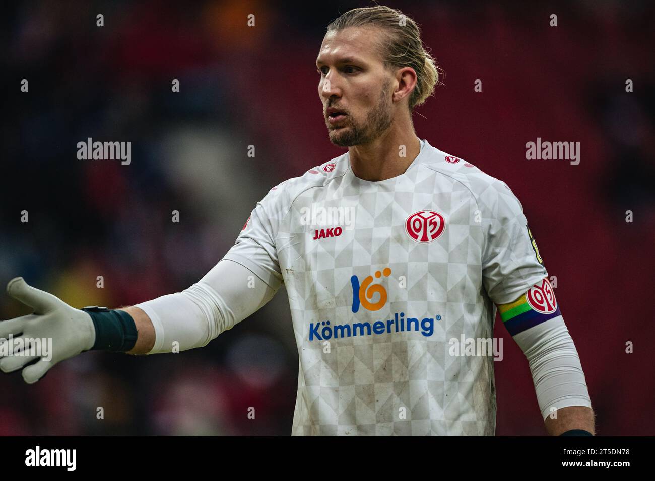 Fussball 27 zentner robin keeper of mainz 05 hi-res stock photography ...