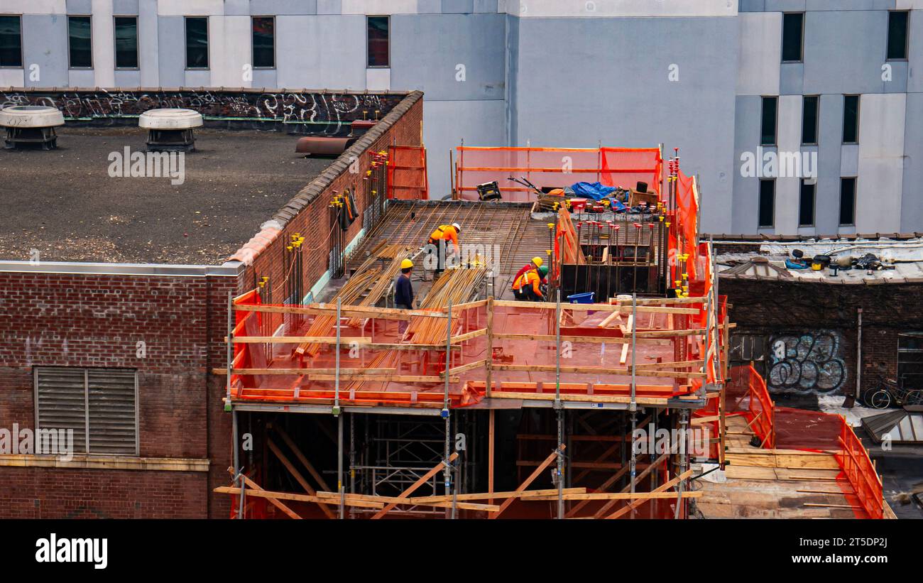 New york building scaffolding hi-res stock photography and images - Alamy