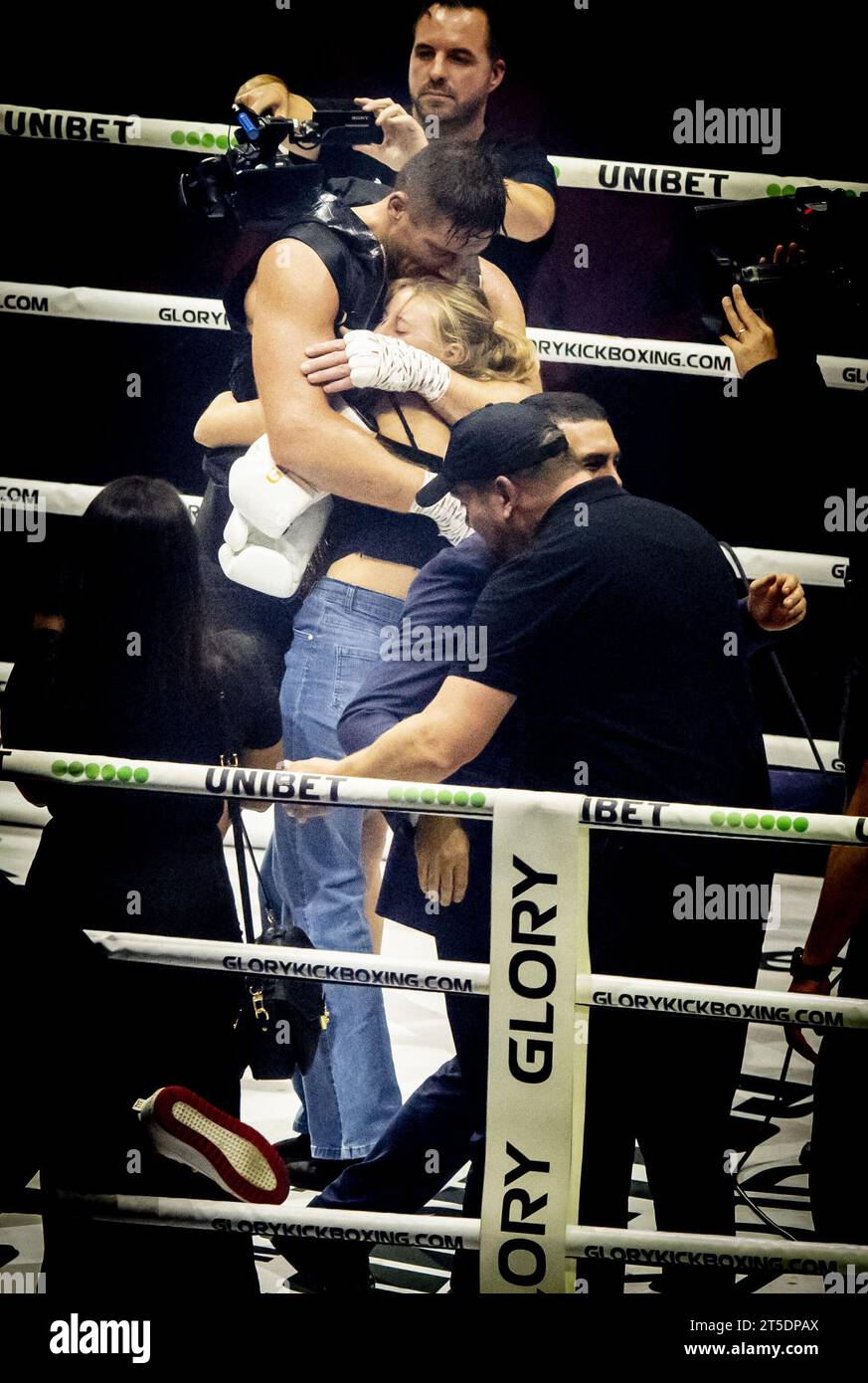 ARNHEM - Kickboxers Rico Verhoeven and Tariq Osaro during the GLORY ...