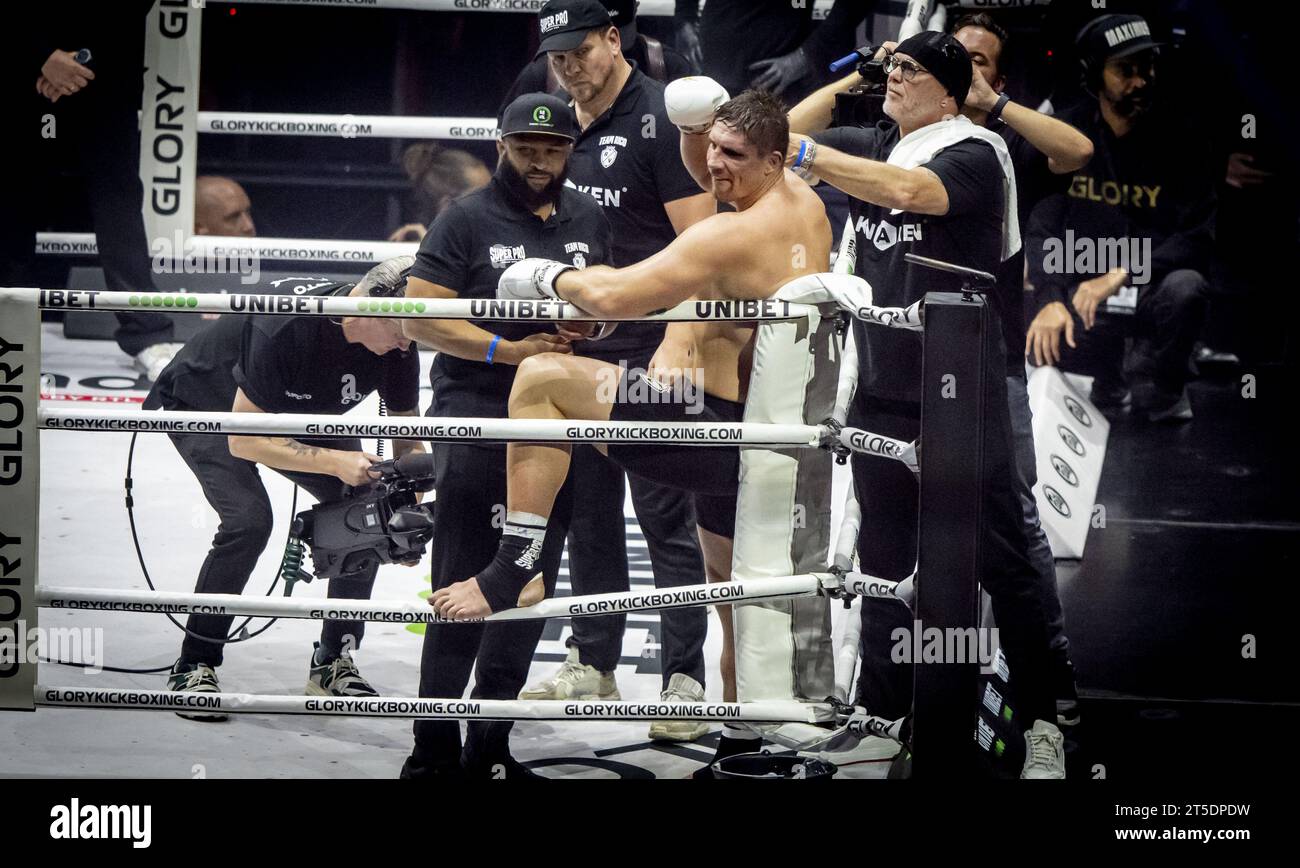 ARNHEM - Kickboxers Rico Verhoeven and Tariq Osaro during the GLORY ...