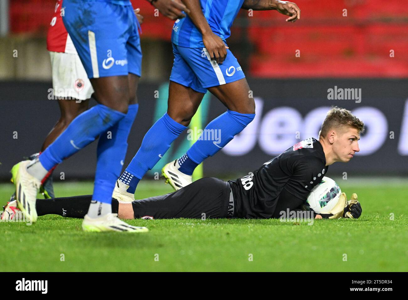 Antwerpen, Belgium. 04th Nov, 2023. goalkeeper Jean Butez (1) of ...