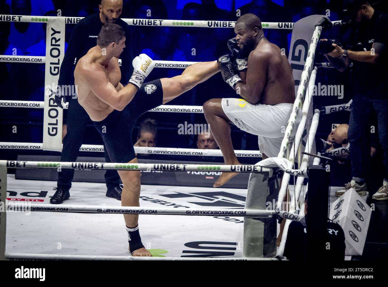 ARNHEM - Kickboxers Rico Verhoeven and Tariq Osaro during the GLORY ...