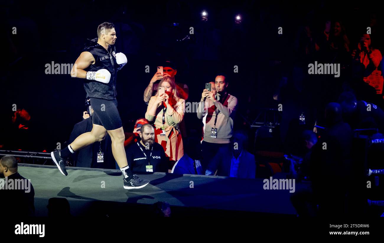 ARNHEM - Kickboxers Rico Verhoeven and Tariq Osaro during the GLORY ...