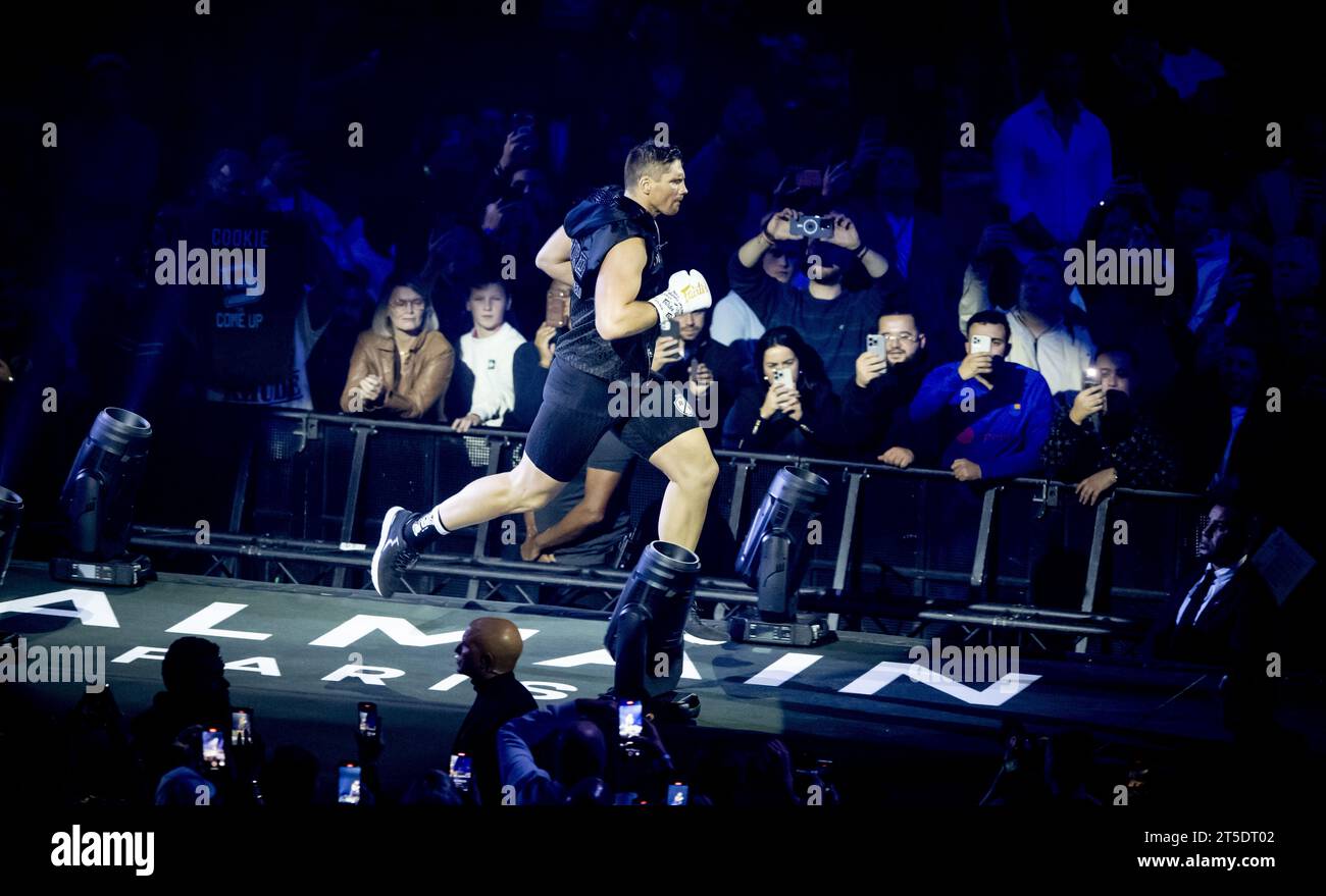 ARNHEM - Kickboxers Rico Verhoeven and Tariq Osaro during the GLORY ...