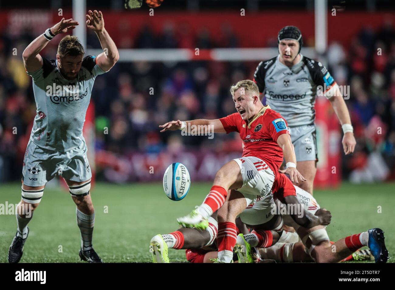 Rugby fever hi-res stock photography and images - Alamy