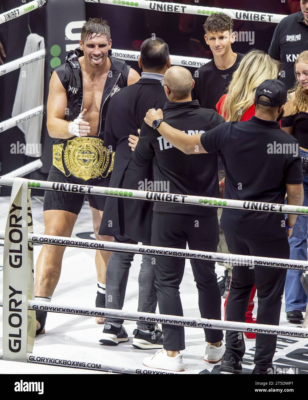ARNHEM - Kickboxers Rico Verhoeven and Tariq Osaro during the GLORY ...