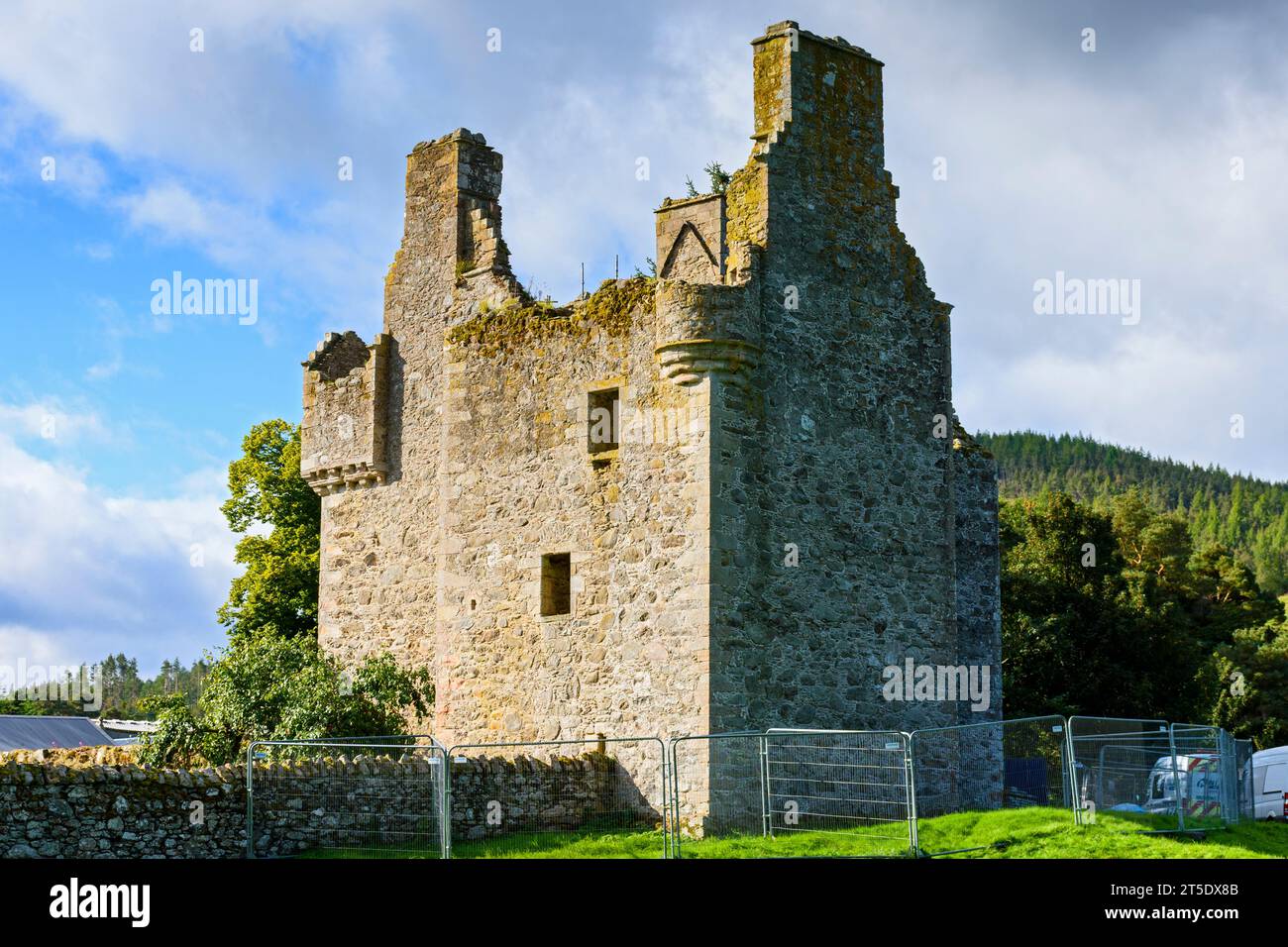 Glenbuchat Castle, built in 1590 for John Gordon of Cairnbarrow to mark ...