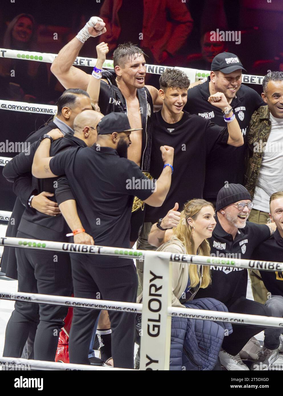 ARNHEM - Kickboxers Rico Verhoeven and Tariq Osaro during the GLORY ...