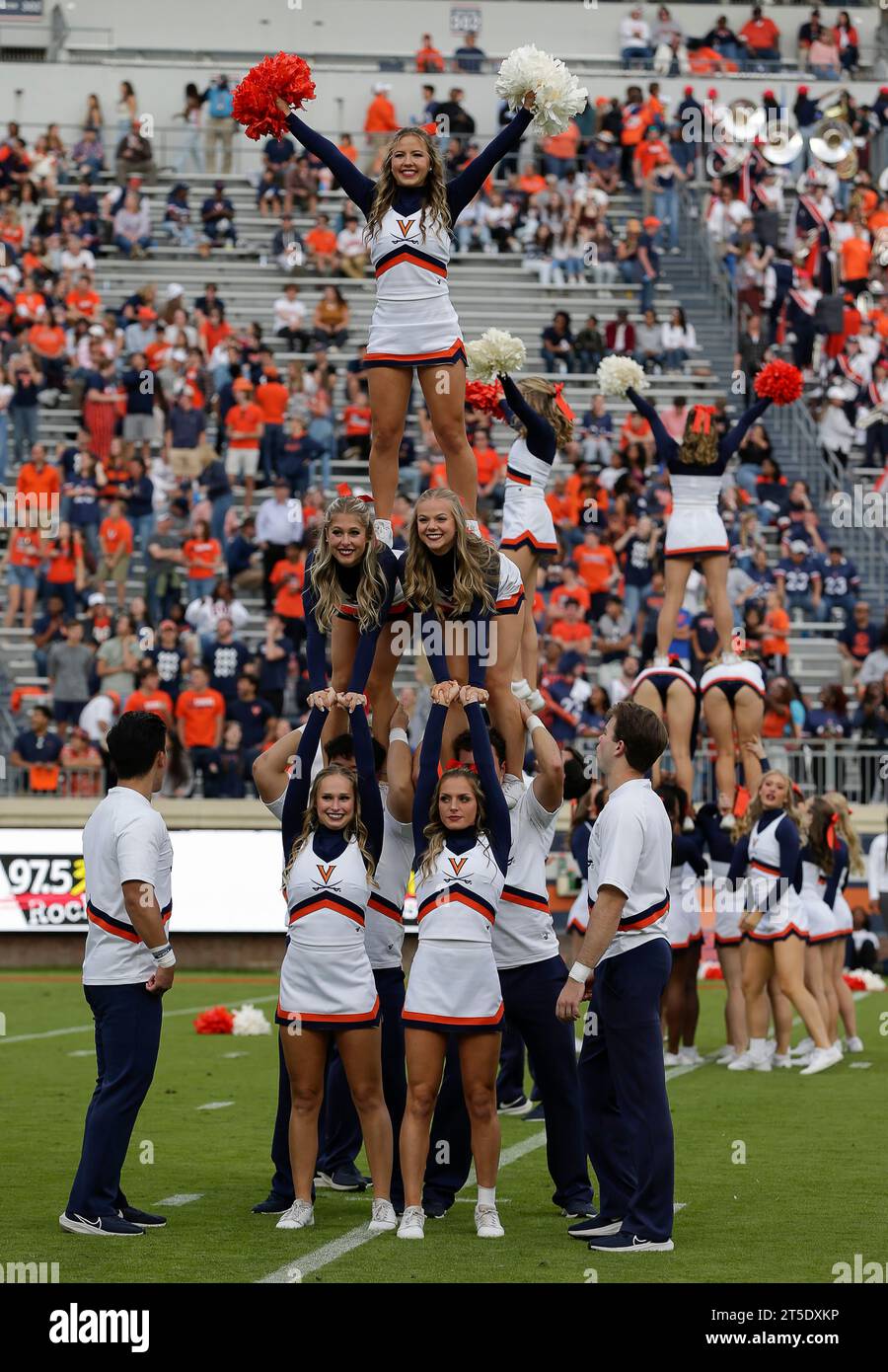 Virginia tech cheerleaders hi-res stock photography and images - Alamy