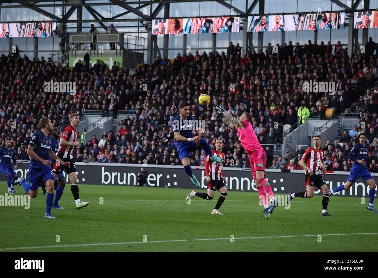 London, UK. 04th Nov, 2023. General action at the Brentford v West Ham ...