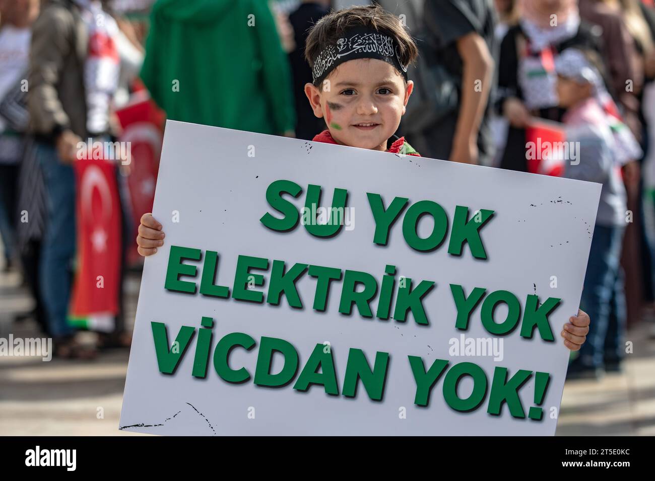 Istanbul, Turkey. 04th Nov, 2023. A child holds a placard saying "No ...