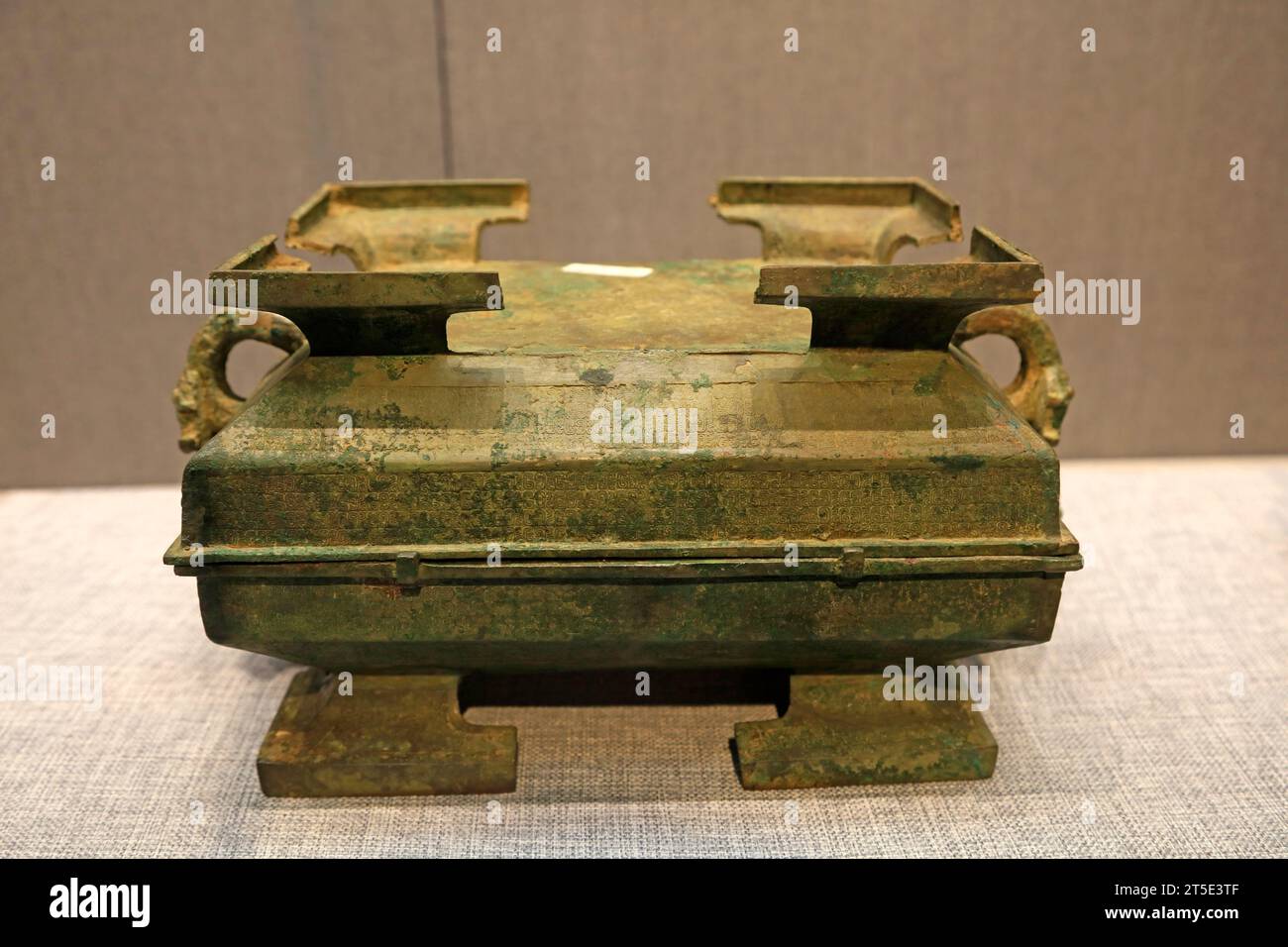 Chinese ancient bronze crafts Stock Photo - Alamy