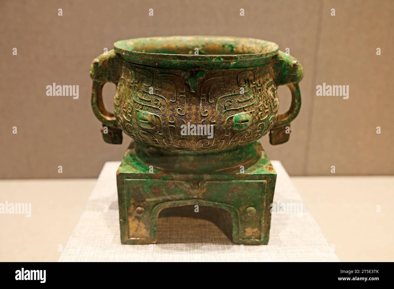 Chinese ancient bronze crafts Stock Photo - Alamy