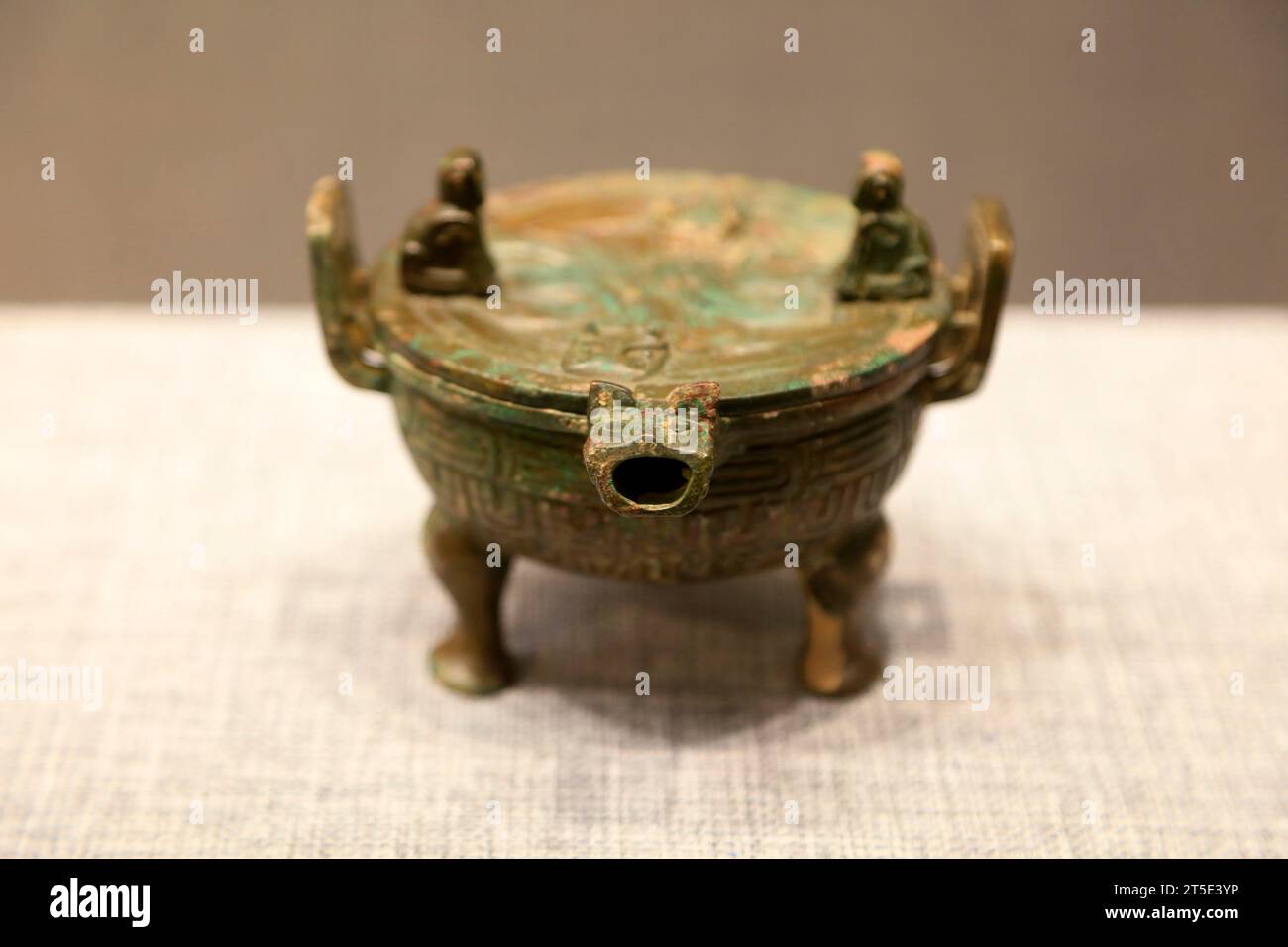 Chinese ancient bronze crafts Stock Photo - Alamy