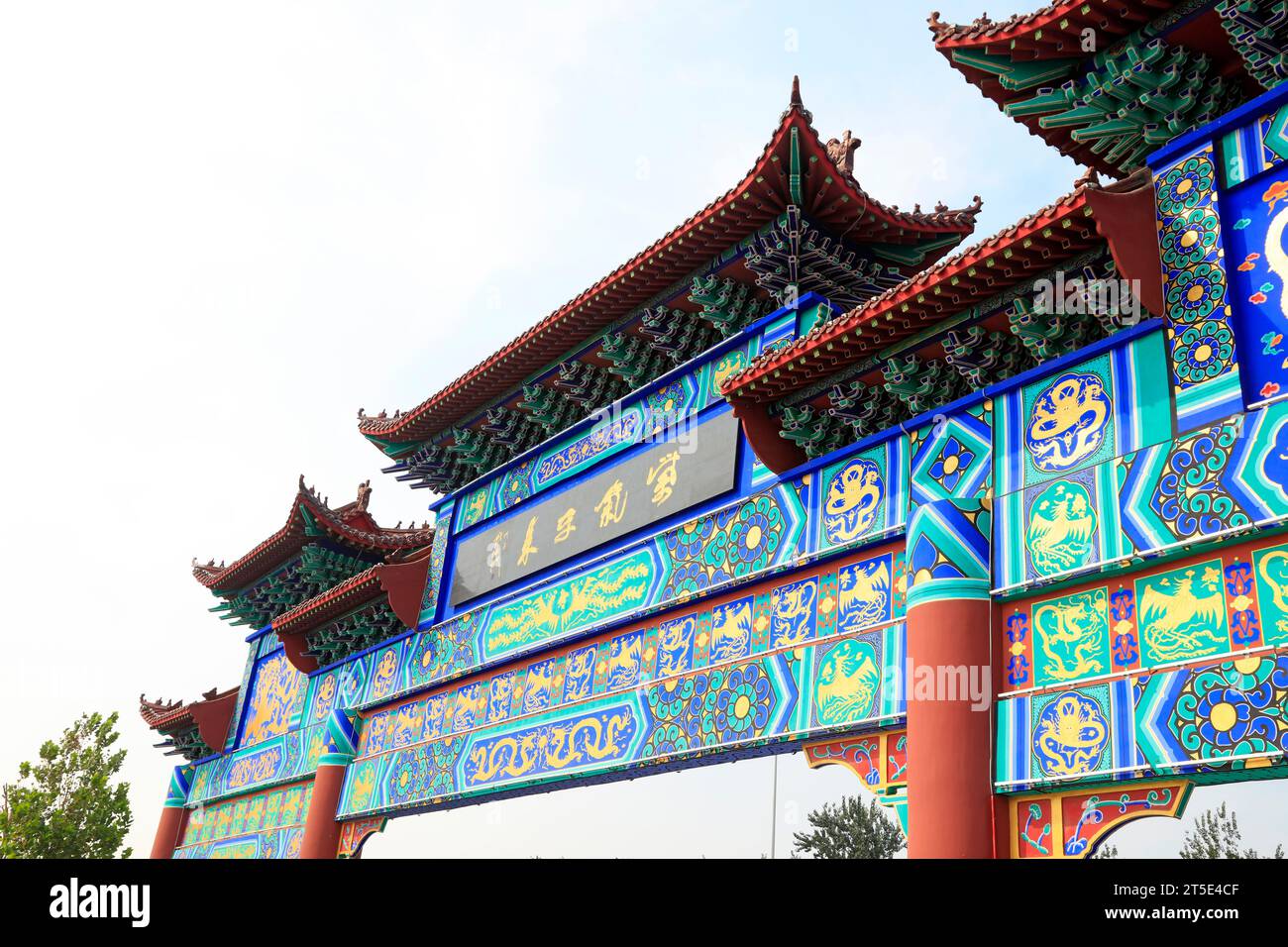 traditional Chinese architecture memorial arch Stock Photo - Alamy
